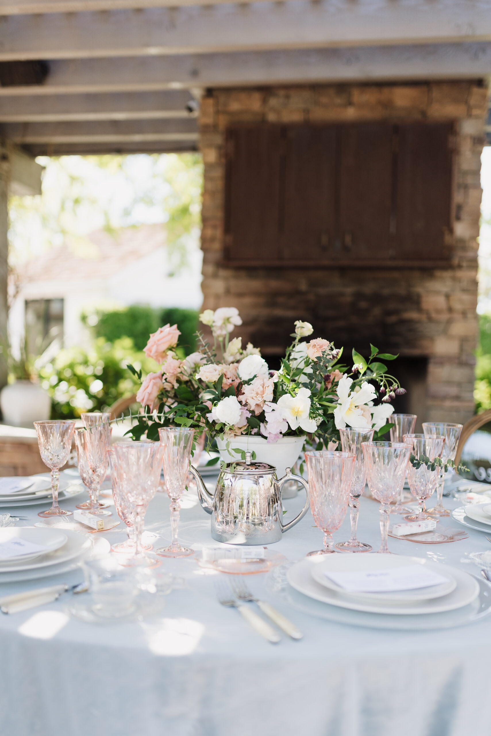 The New Micro Event Trend: A Modern Tea Party - to have + to host