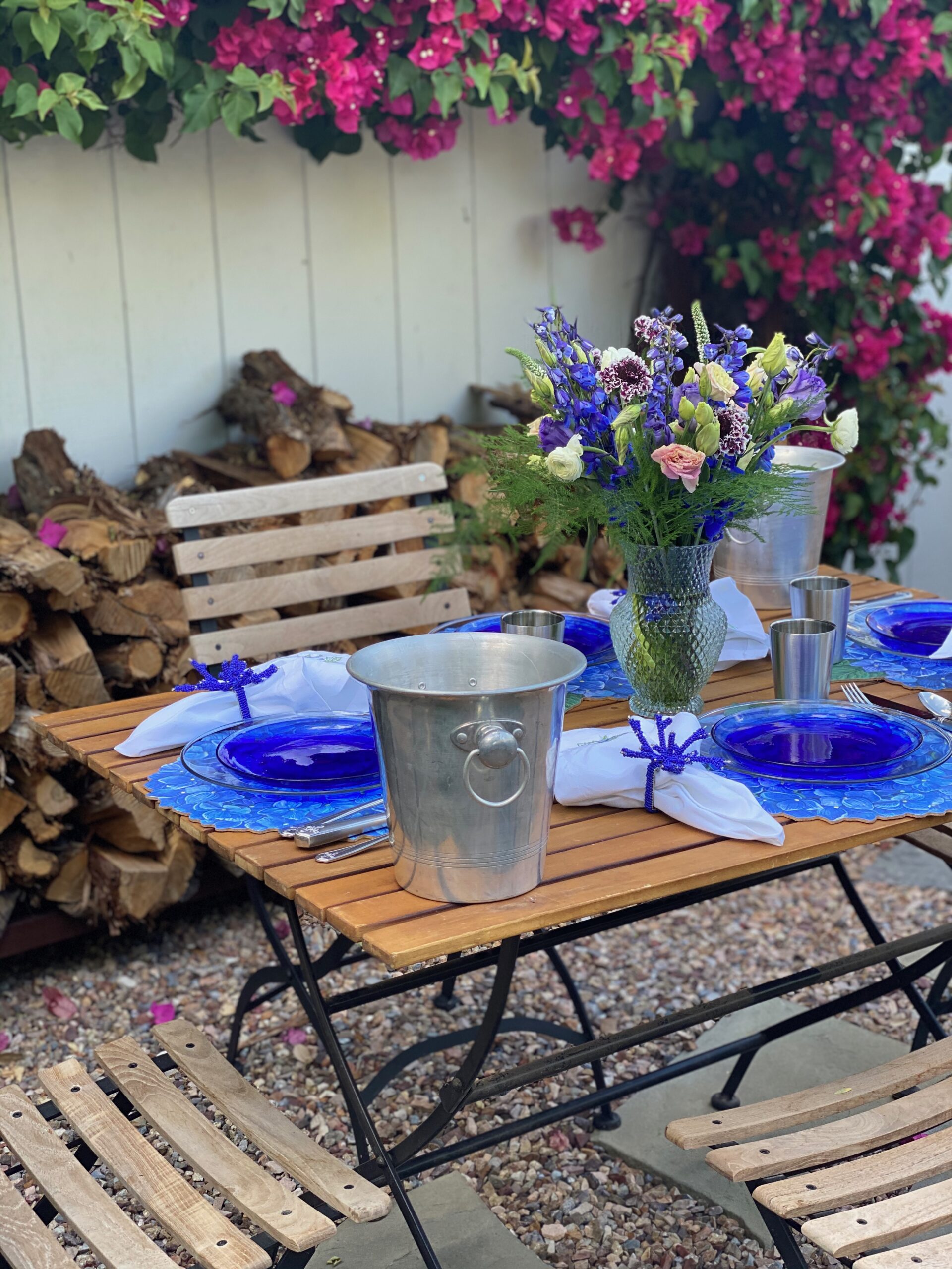 Purple and Blue Table: Dinner in the Garden - to have + to host