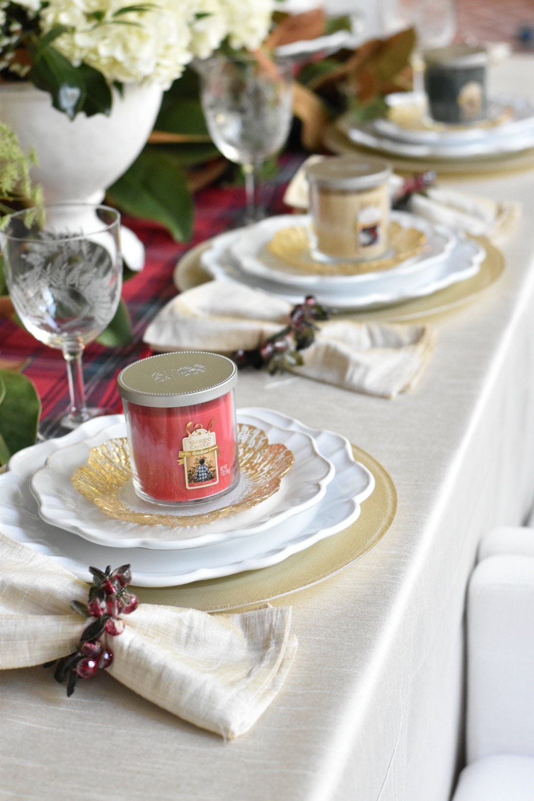 How to Host a Magical Christmas Morning Family Brunch - to have + to host