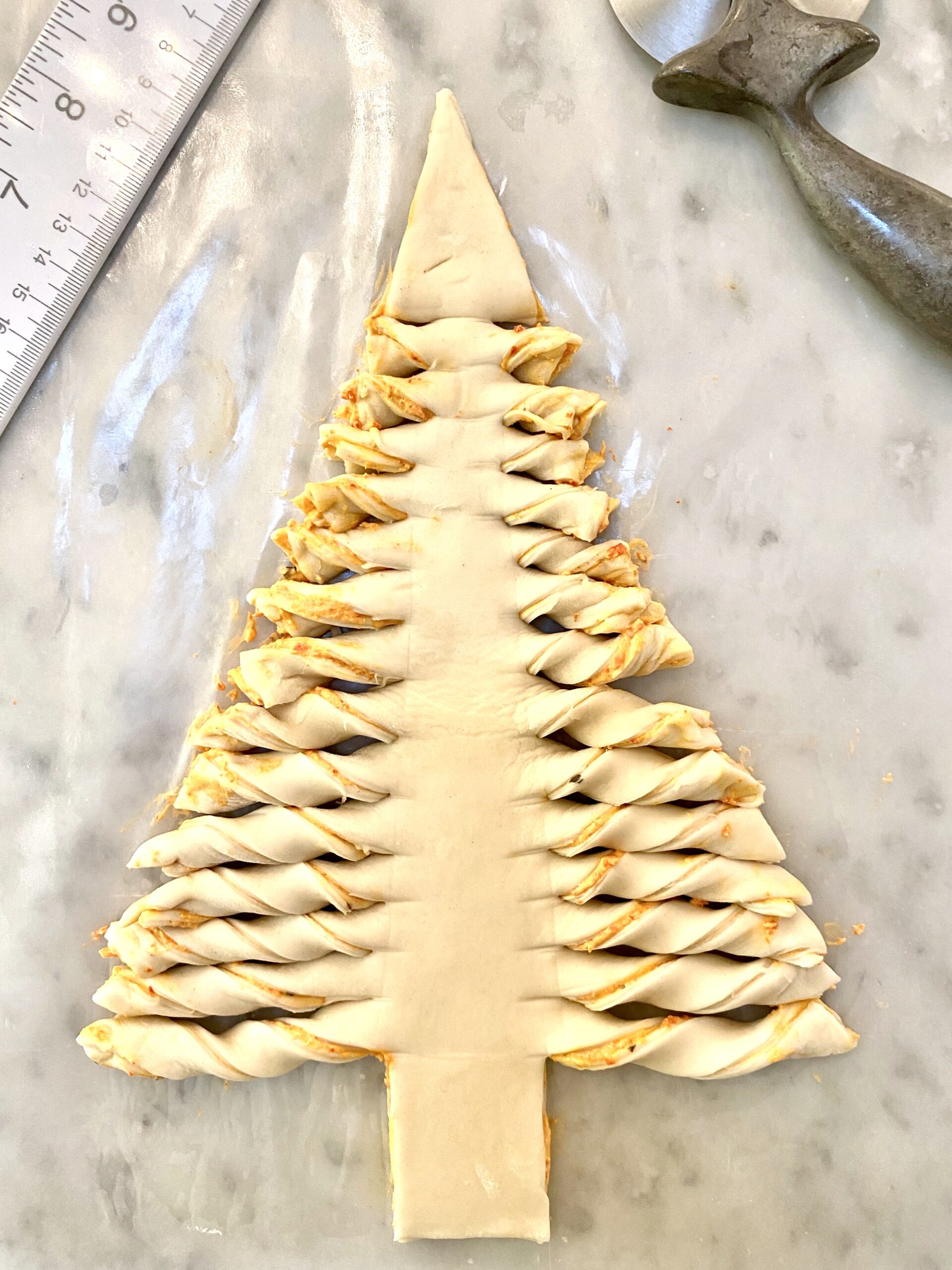 Puff Pastry Tree with an Easy Roasted Red Pepper Dip - to have + to host