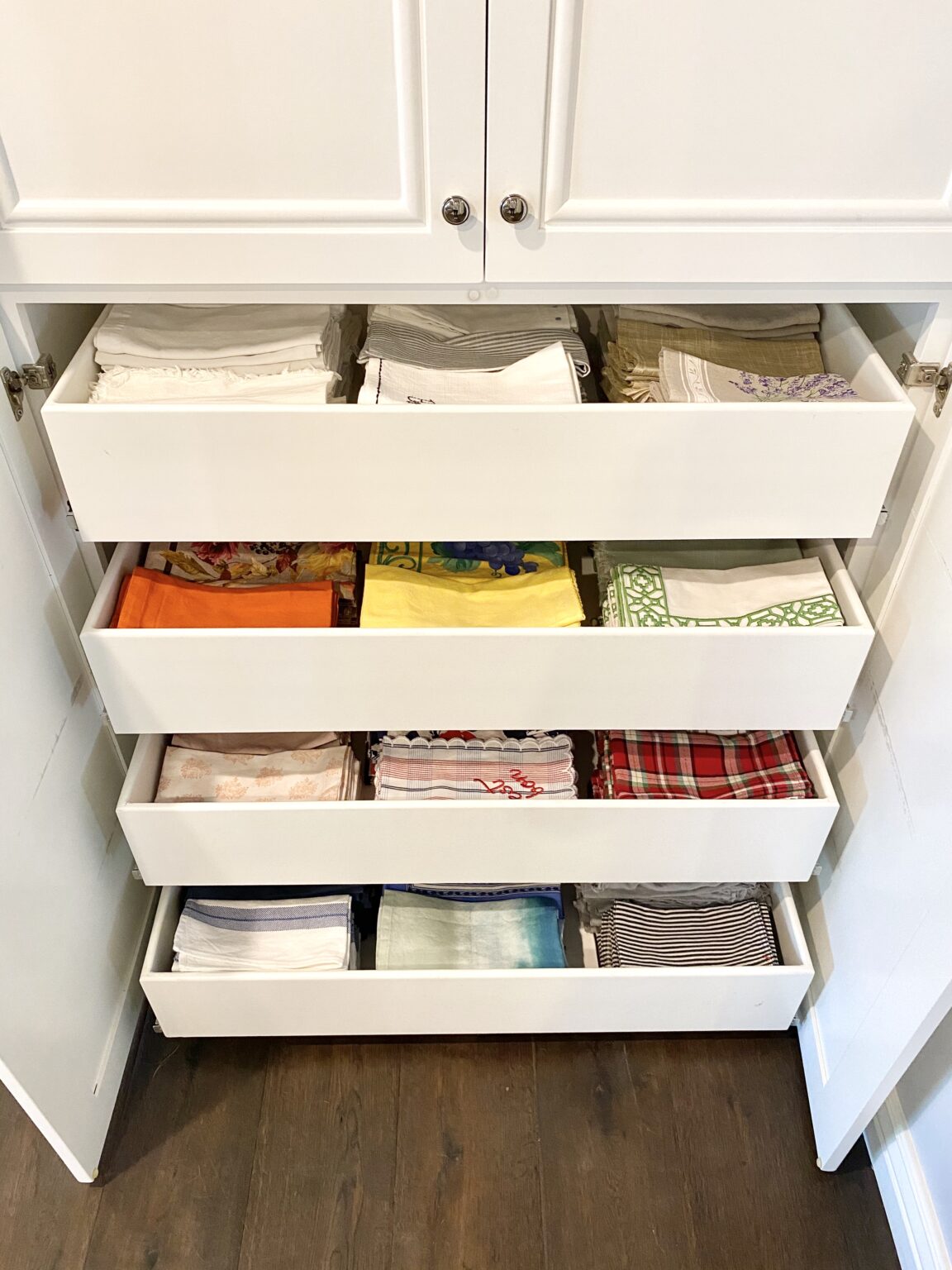 How to Optimize Table Decor Organization - to have + to host