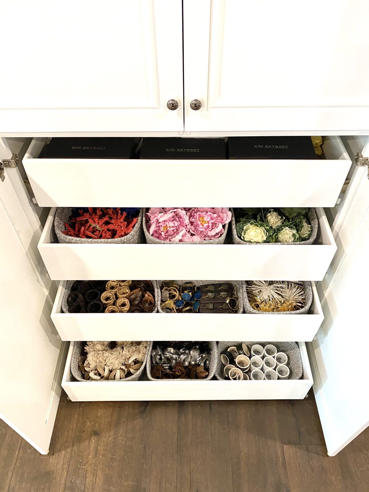 How to Optimize Table Decor Organization - to have + to host